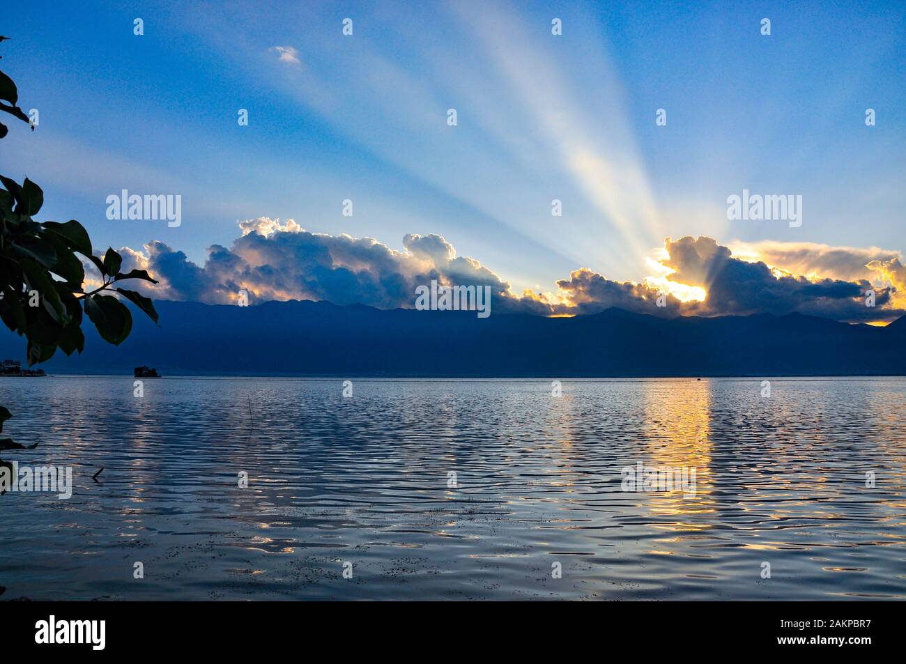Yunnan Dali erhai lake scenery Stock Photo - Alamy