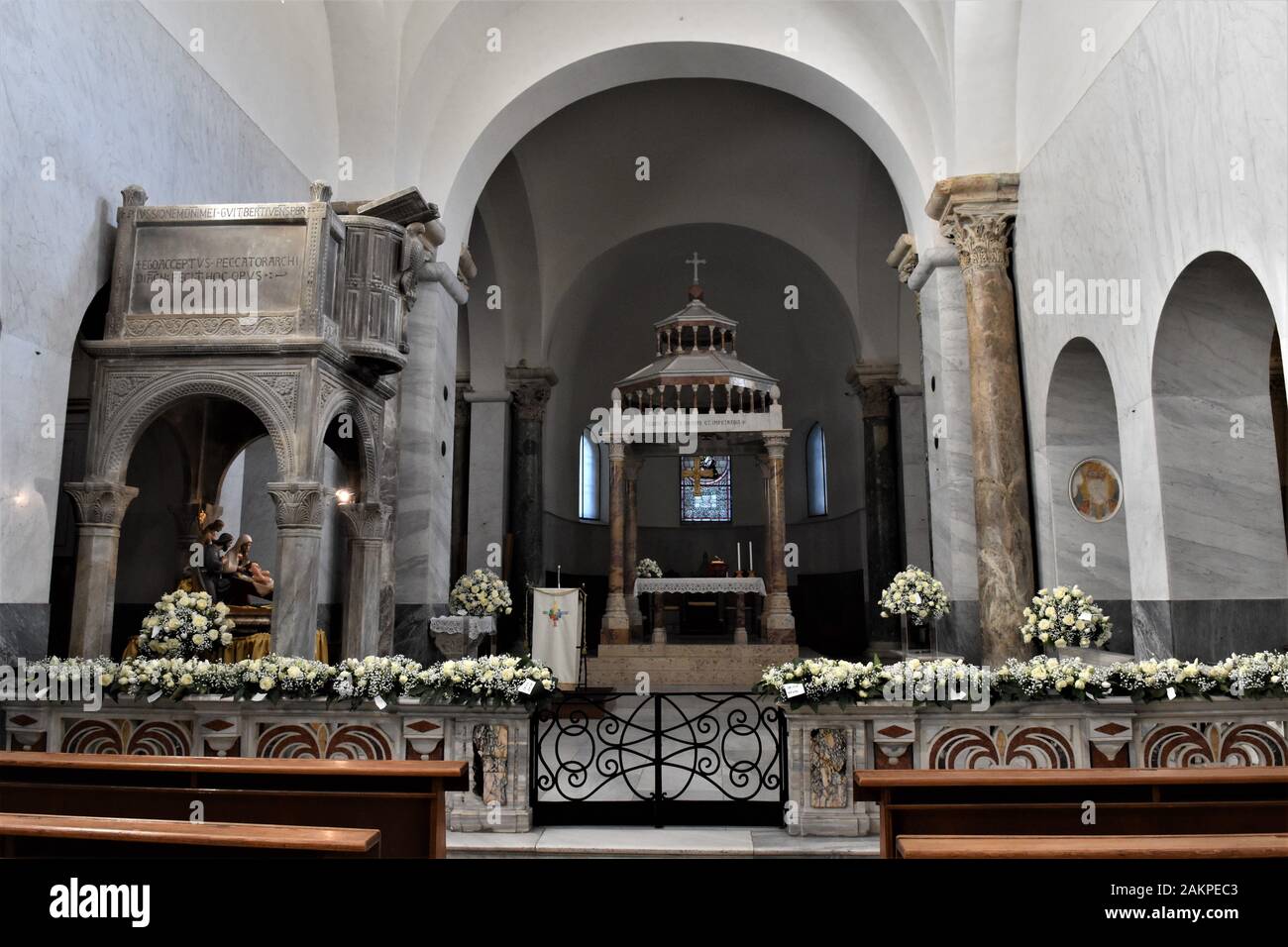Ciborium altar hi-res stock photography and images - Alamy