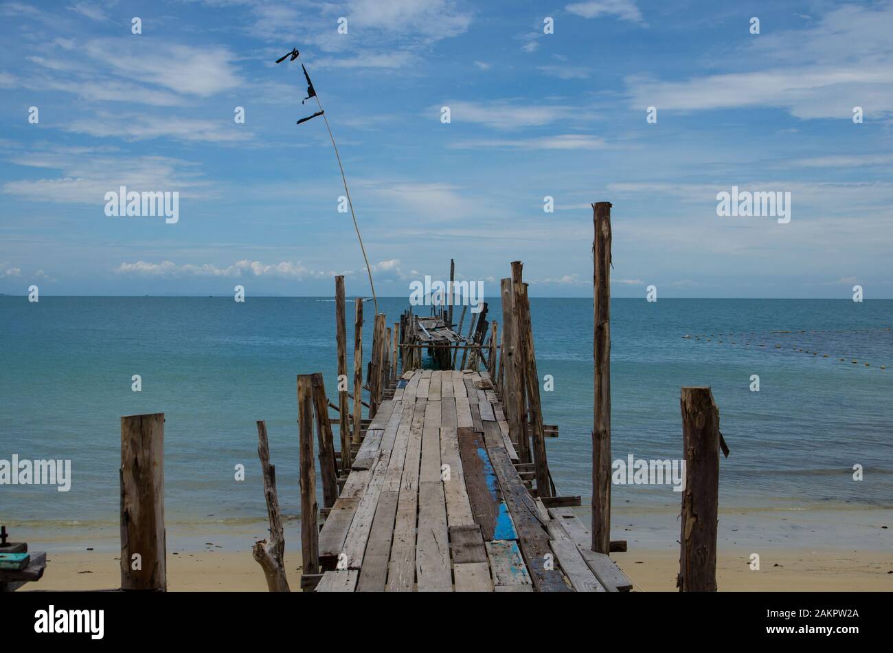 Bridge on beach hi-res stock photography and images - Alamy