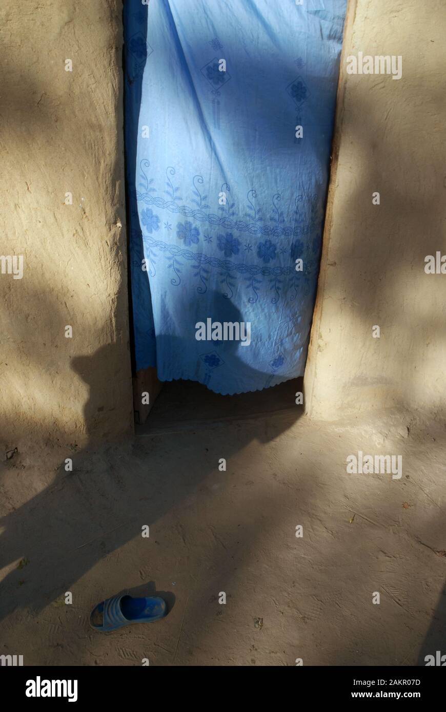 Mud building sheet hi-res stock photography and images - Alamy