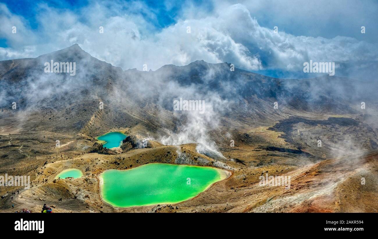 Powerful nature landscape in New Zealand, Alpine Tongariro Crossing ...