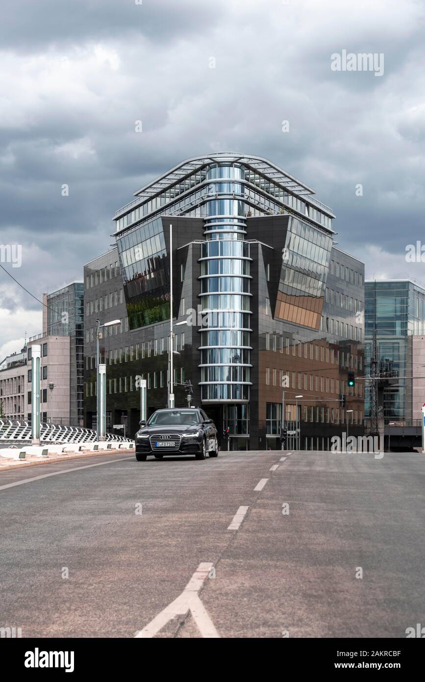 Modern office building, chapel bank, car drives over Kronprinzenbruecke ...