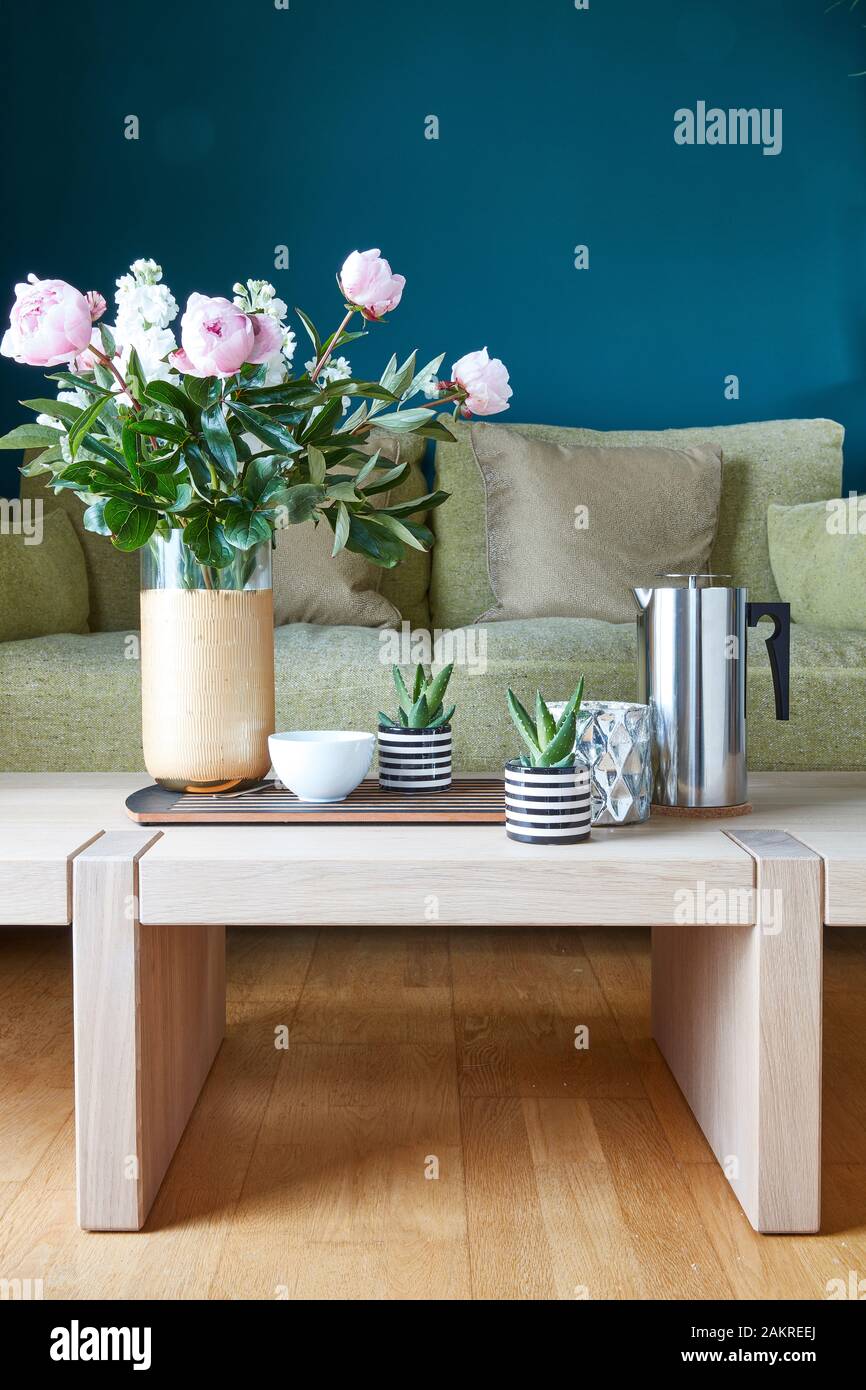 Living coffee table hi-res stock photography and images - Alamy