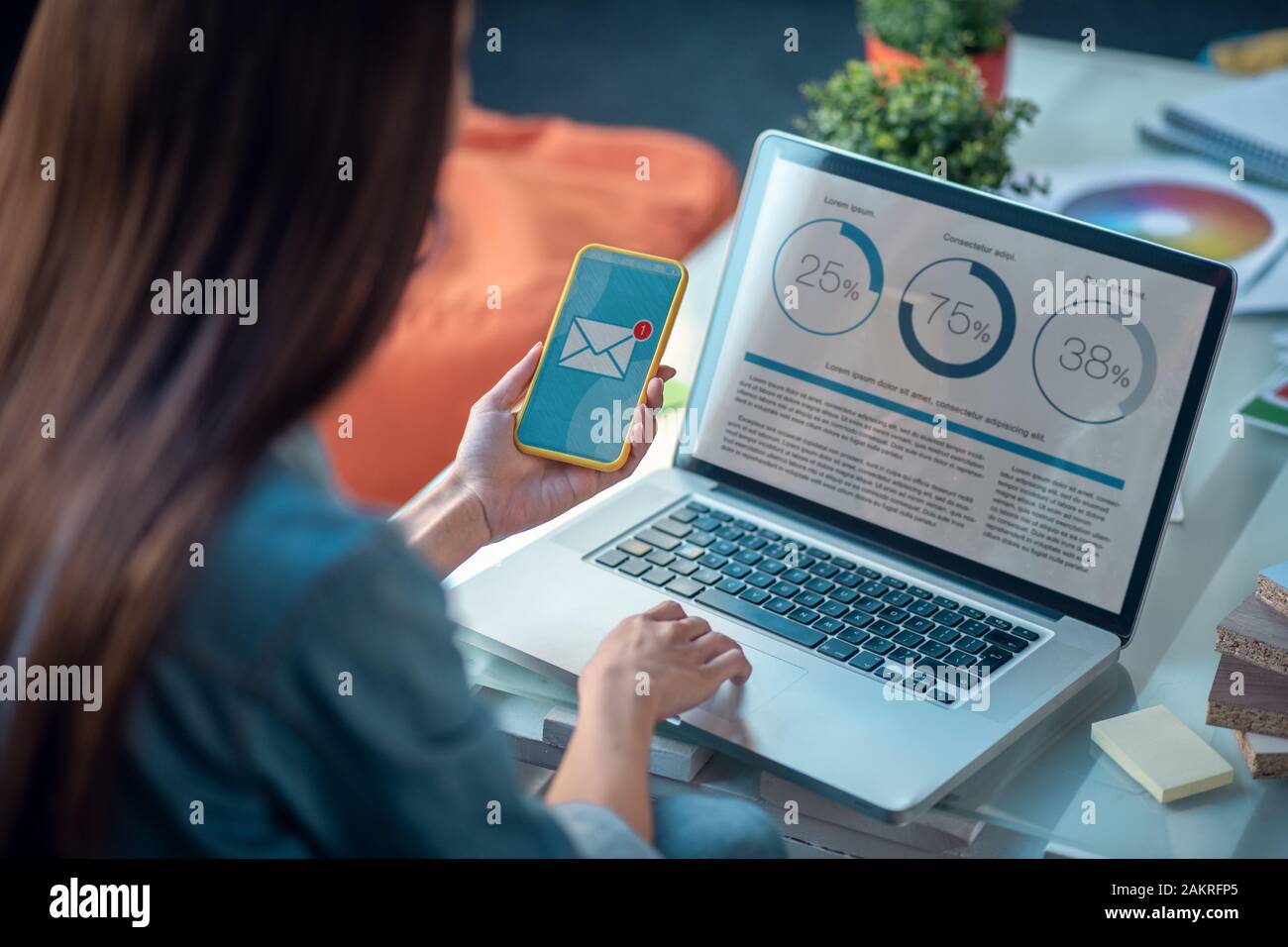 Person receiving message hi-res stock photography and images - Alamy