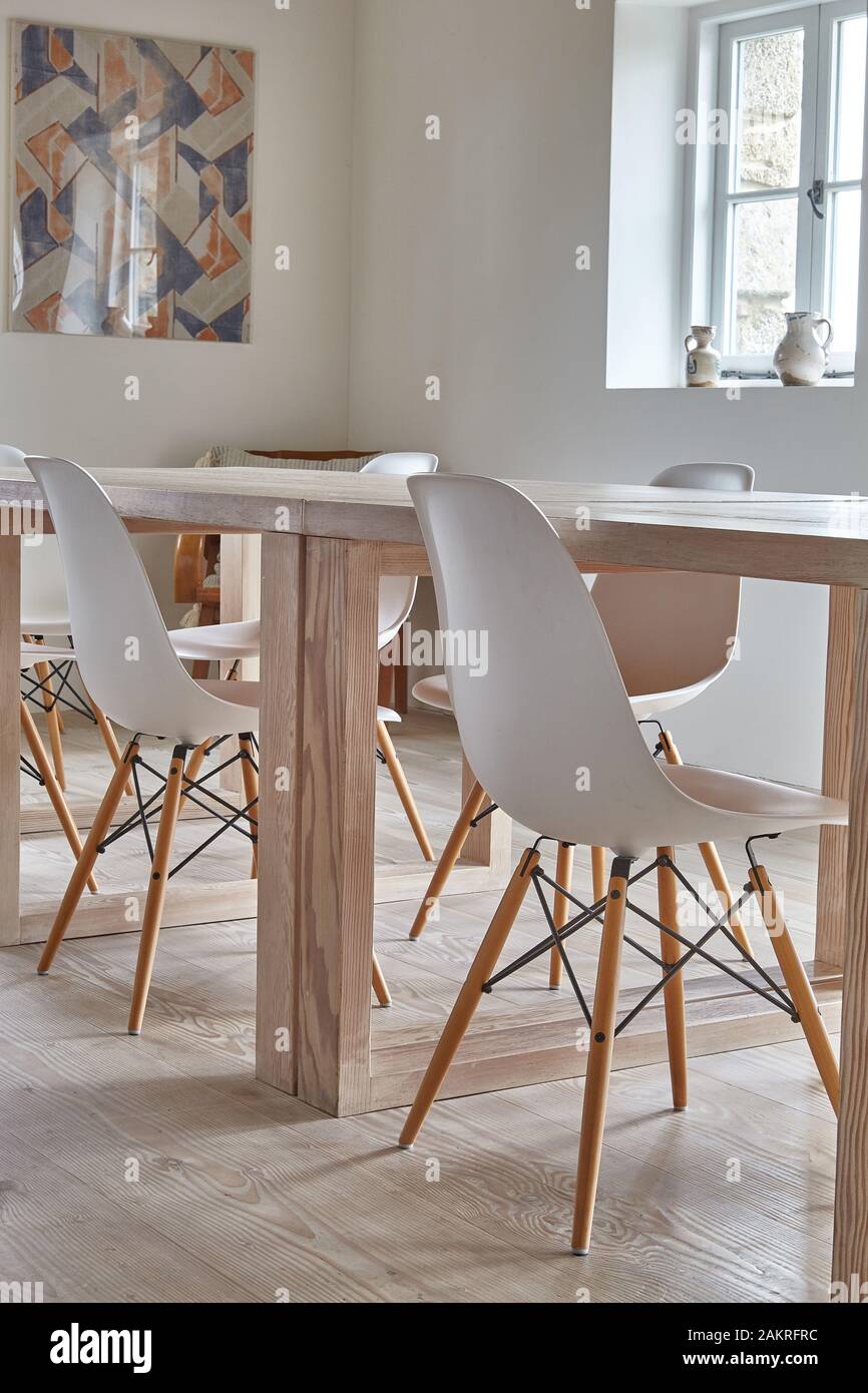 dining table and chairs Stock Photo - Alamy
