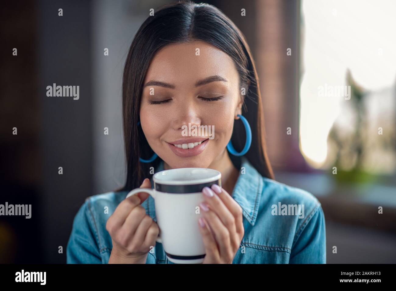 Smiling asian woman smelling hi-res stock photography and images - Alamy