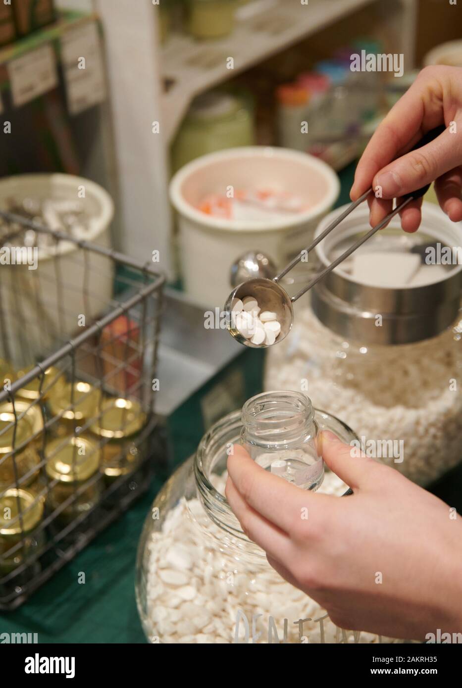 Shops tablets hi-res stock photography and images - Alamy