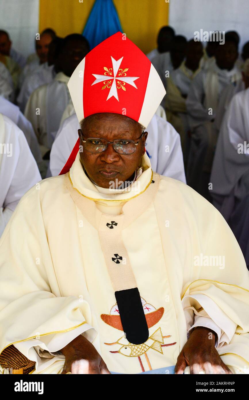 Catholic bishop mass hi-res stock photography and images - Alamy
