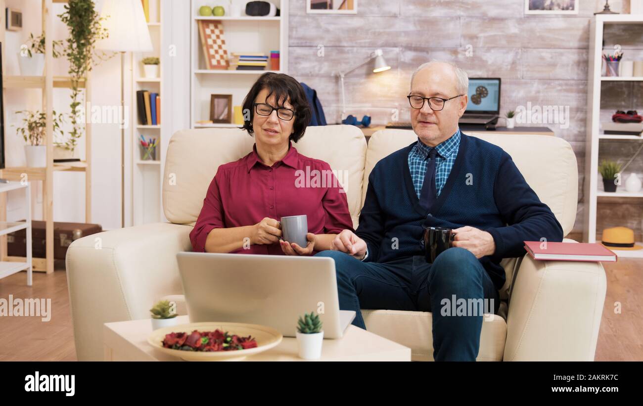 Old people using modern technology hi-res stock photography and images ...