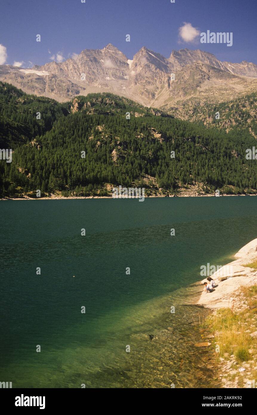 Lago di ceresole hi-res stock photography and images - Alamy