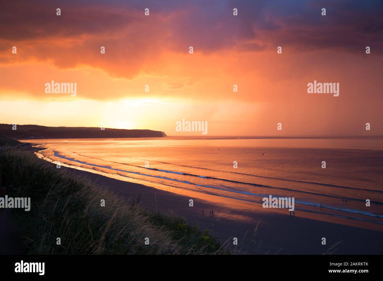 Sunset rain cloud hi-res stock photography and images - Alamy