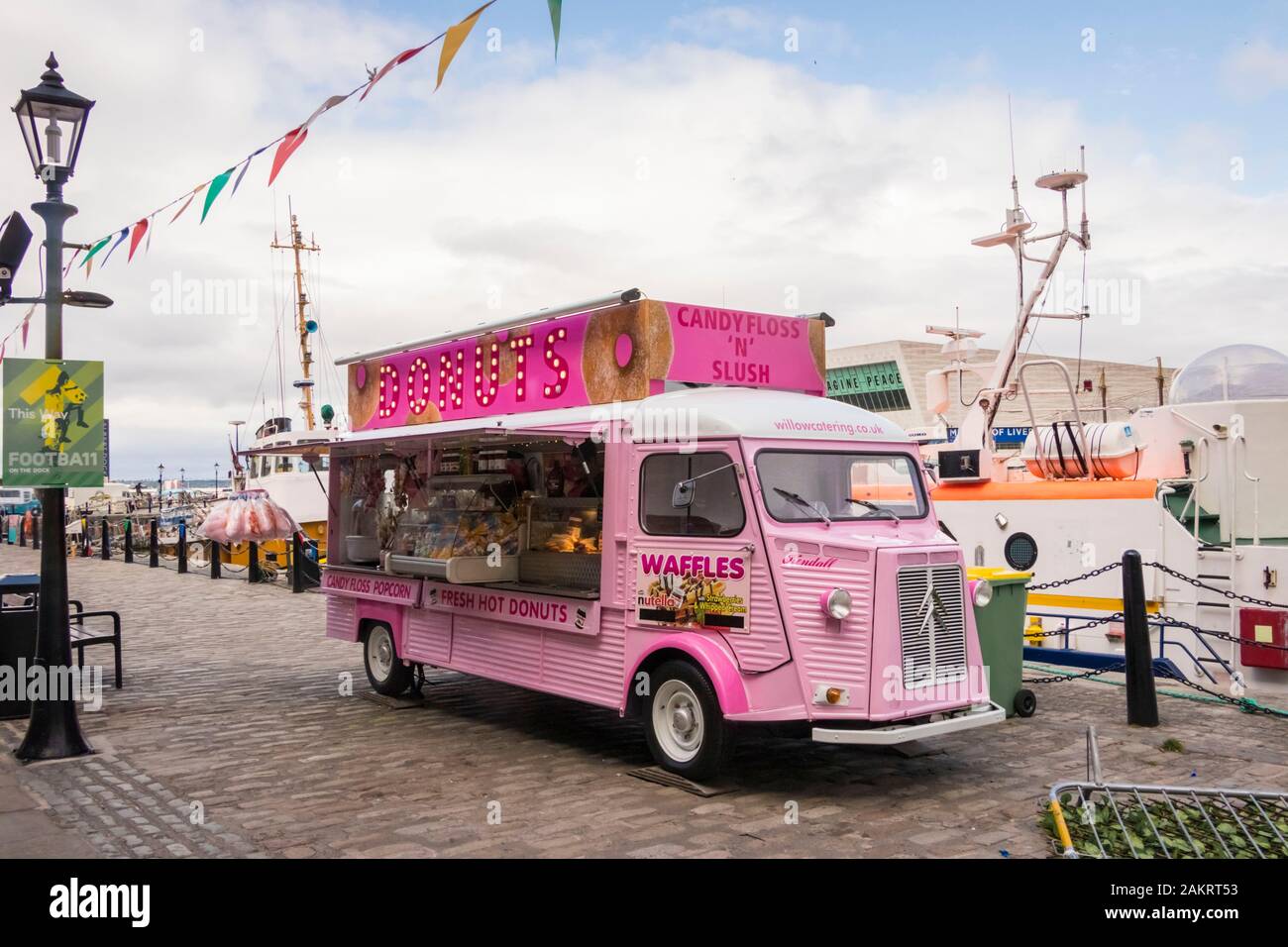 Mobile snack bar hi-res stock photography and images - Alamy