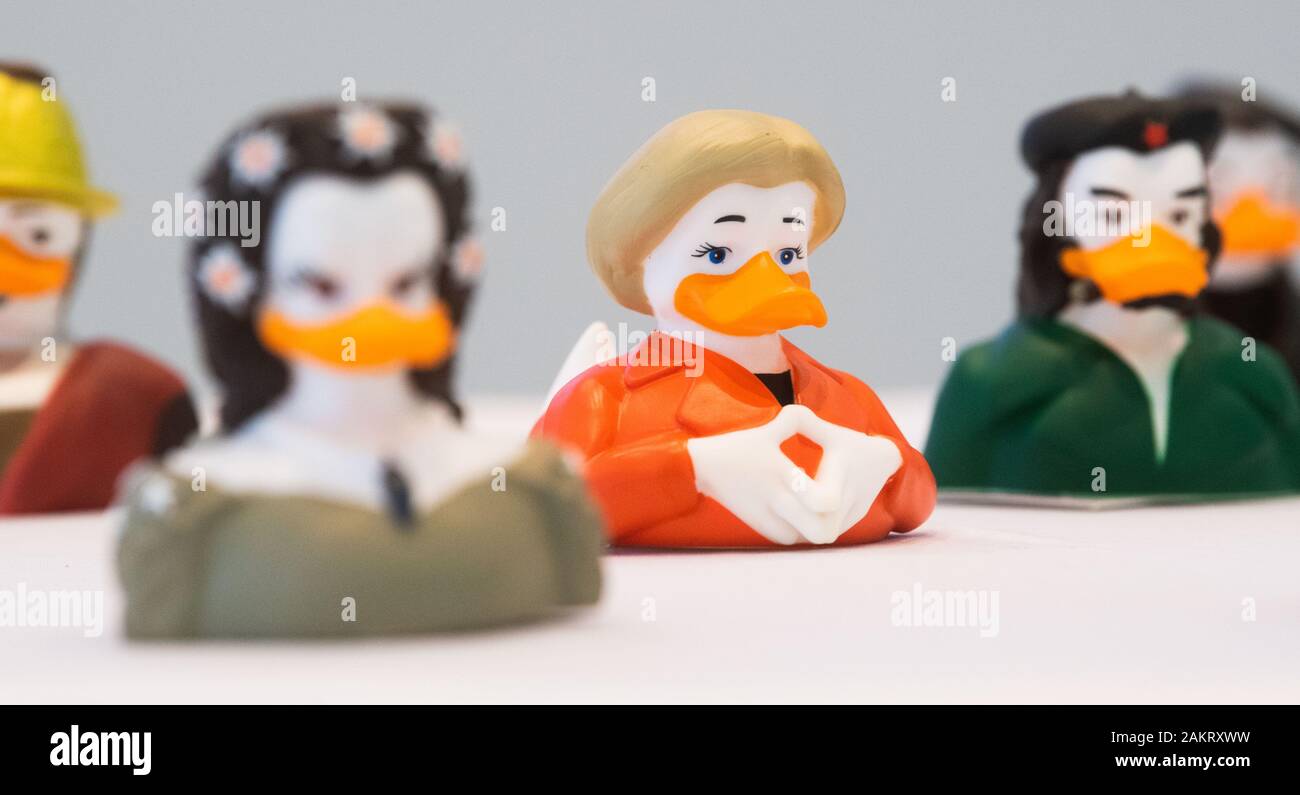 Bathing ducks on display hi-res stock photography and images - Alamy