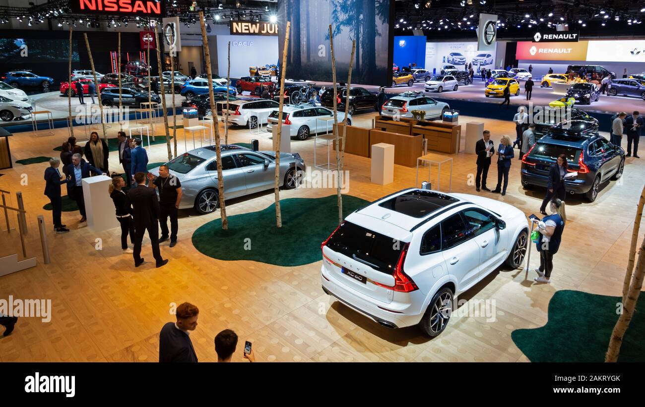 BRUSSELS - JAN 9, 2020: Visitors and cars at the Brussels Autosalon ...
