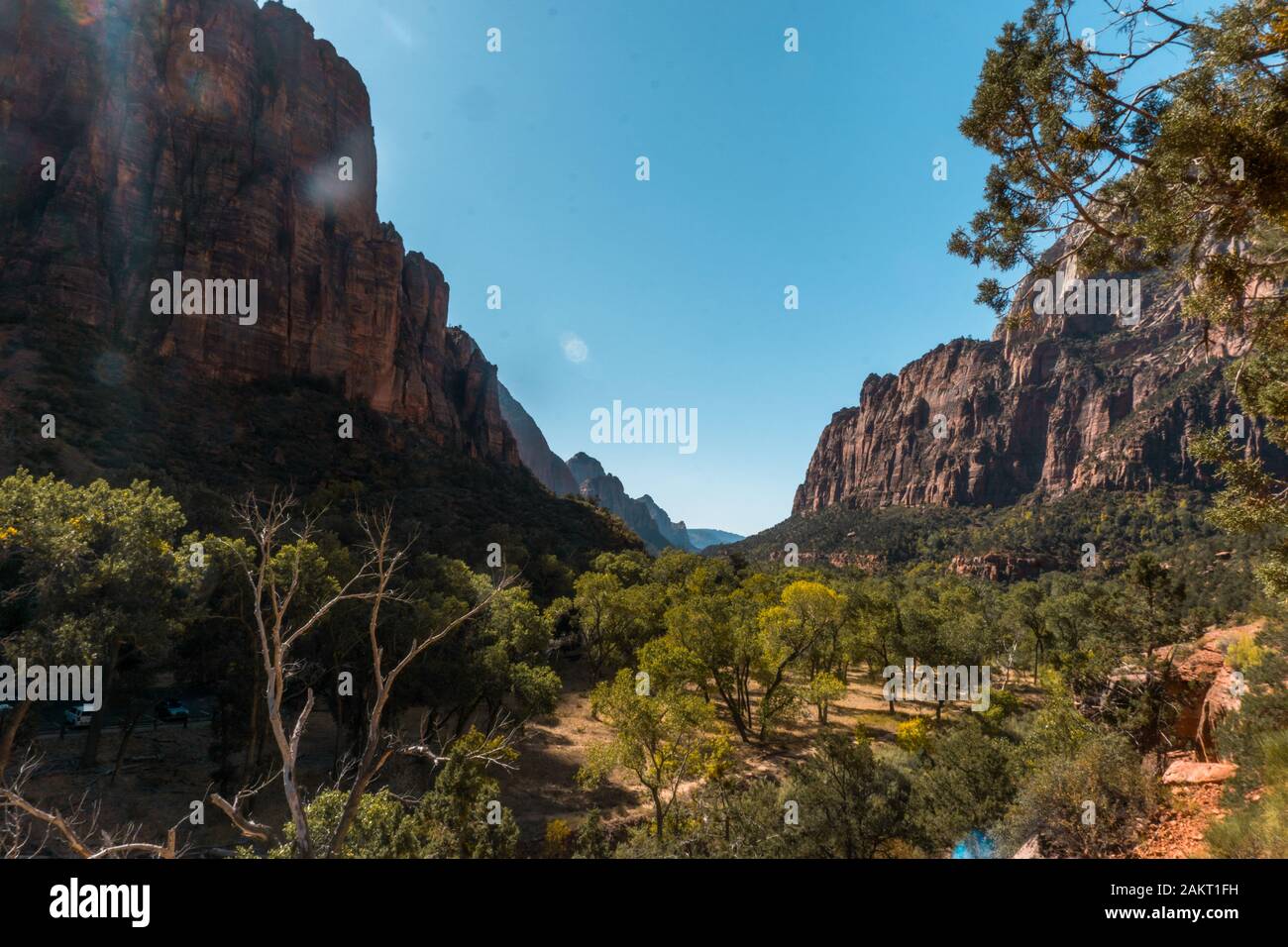 High plateaus, mazes of narrow, deep sandstone canyons and impressive ...