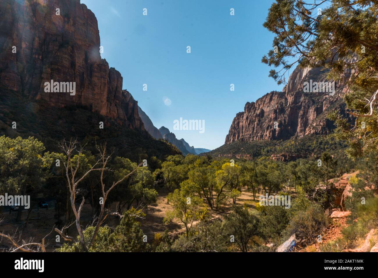 High plateaus, mazes of narrow, deep sandstone canyons and impressive ...