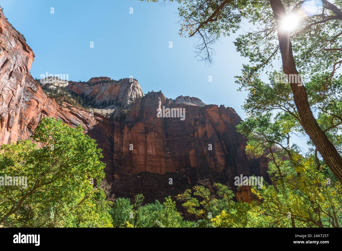 High plateaus, mazes of narrow, deep sandstone canyons and impressive ...