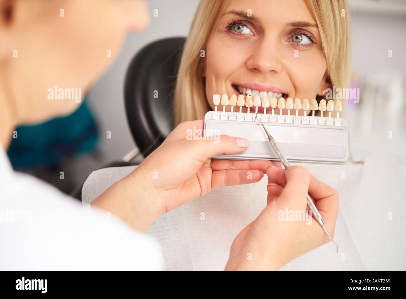 Tooth color palette hi-res stock photography and images - Alamy