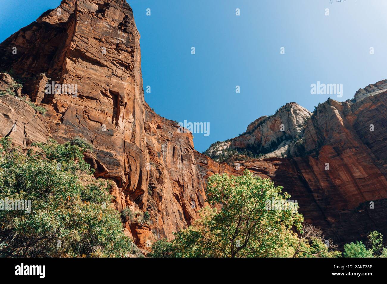 High plateaus, mazes of narrow, deep sandstone canyons and impressive ...