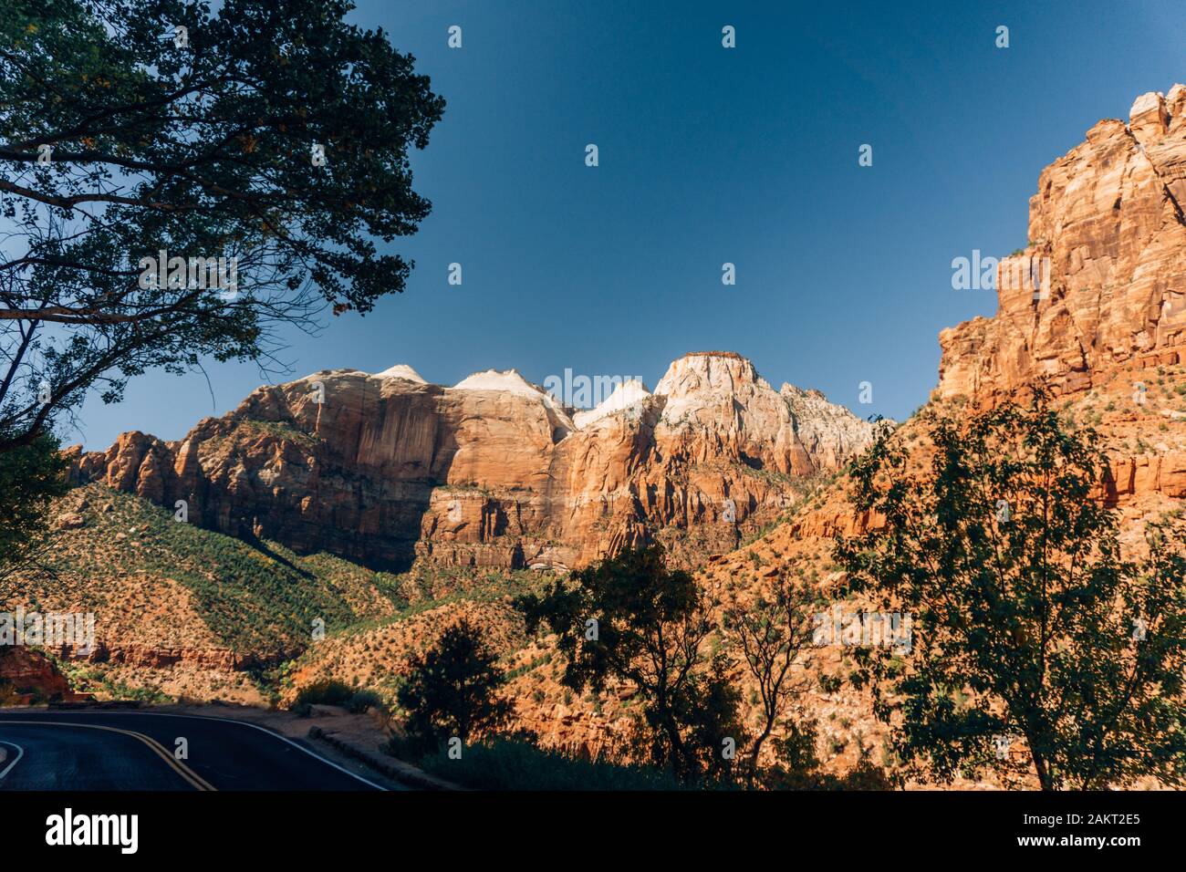 High plateaus, mazes of narrow, deep sandstone canyons and impressive ...