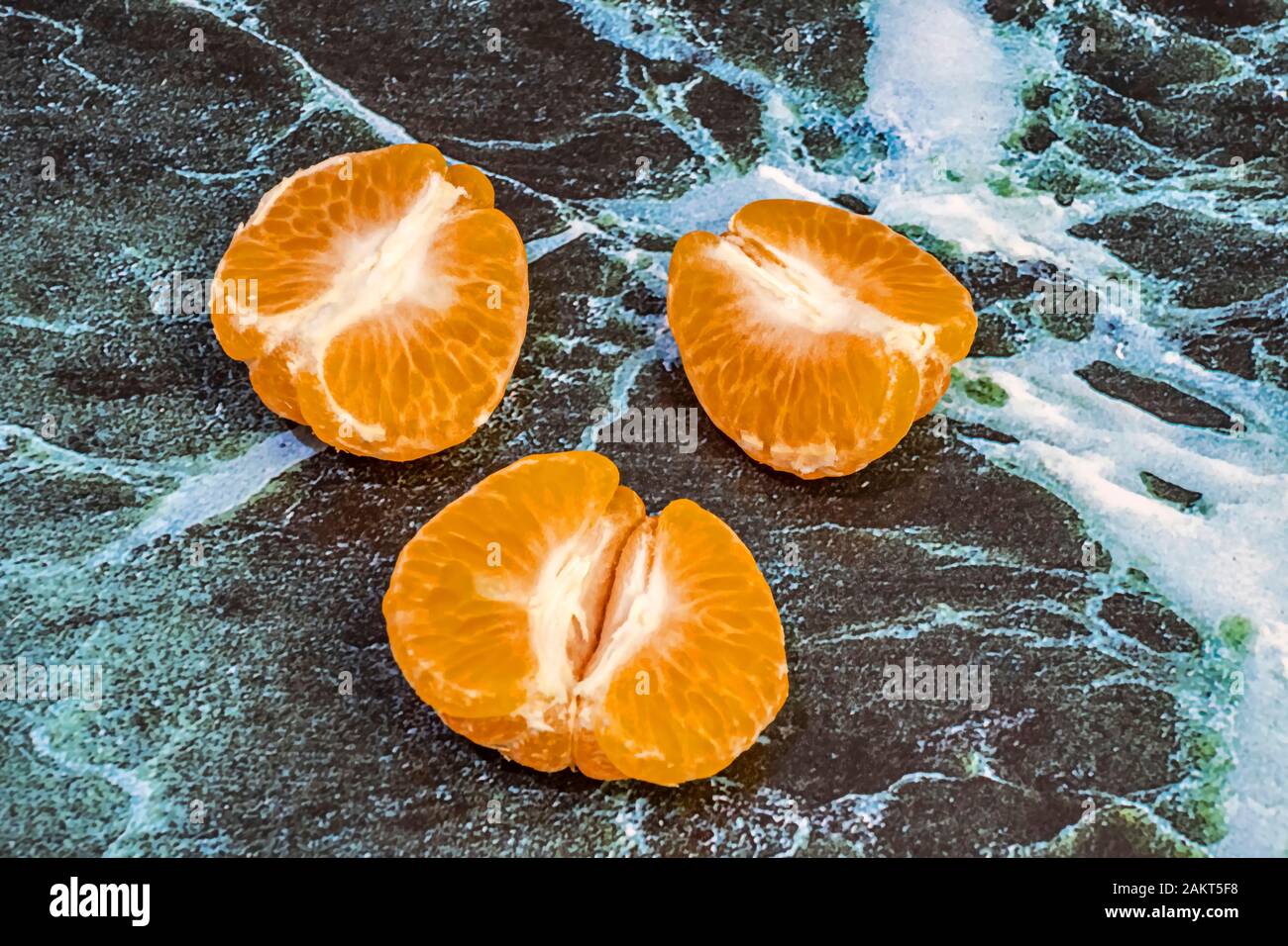 close up ready to eat mandarin fruits Stock Photo - Alamy