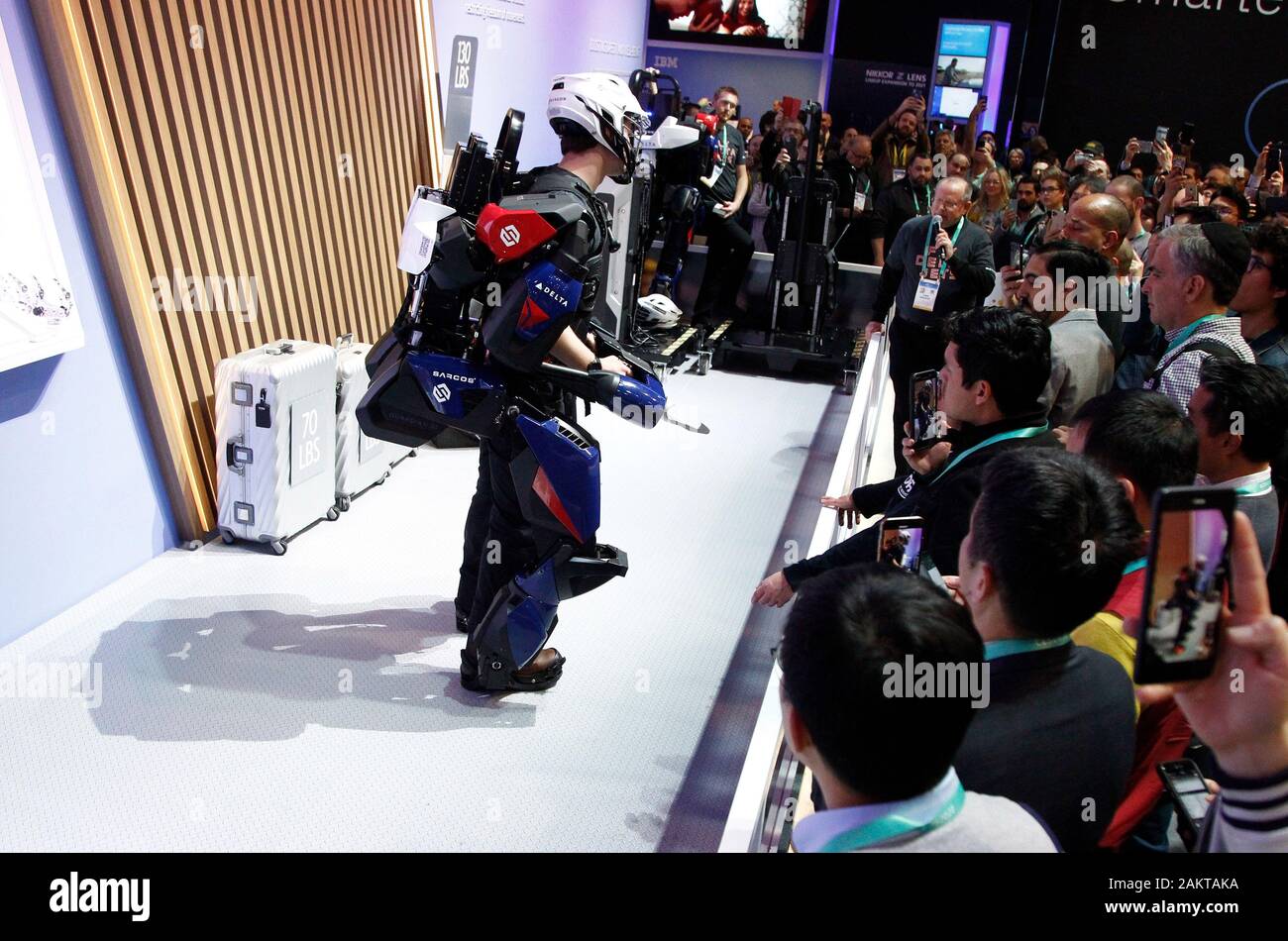 Battery powered exoskeleton hi-res stock photography and images - Alamy