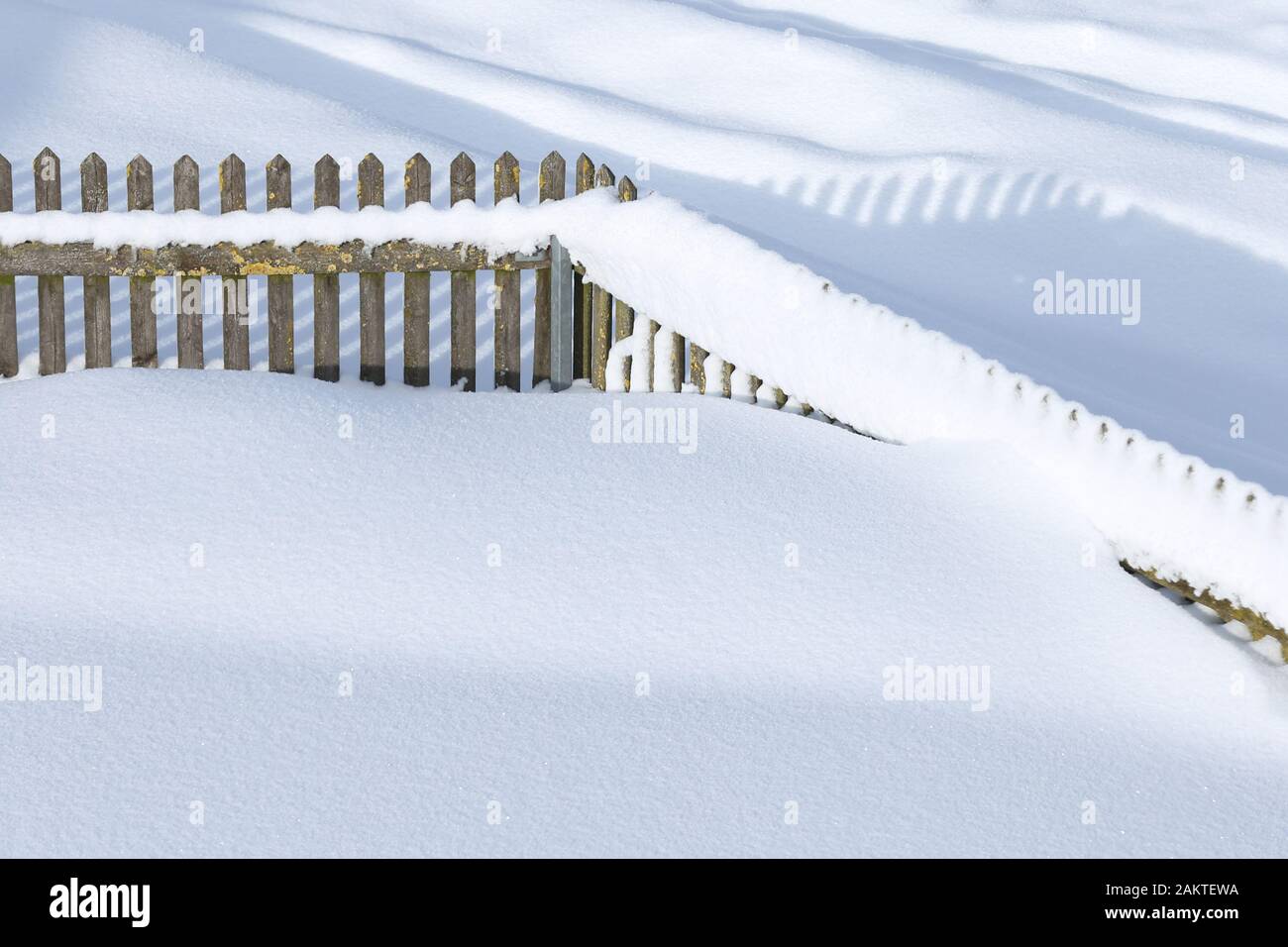 snow-covered wooden fence Stock Photo - Alamy