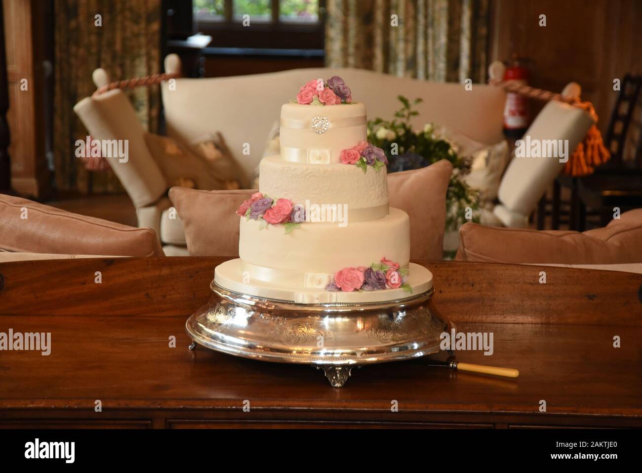 Three tired cake hi-res stock photography and images - Alamy