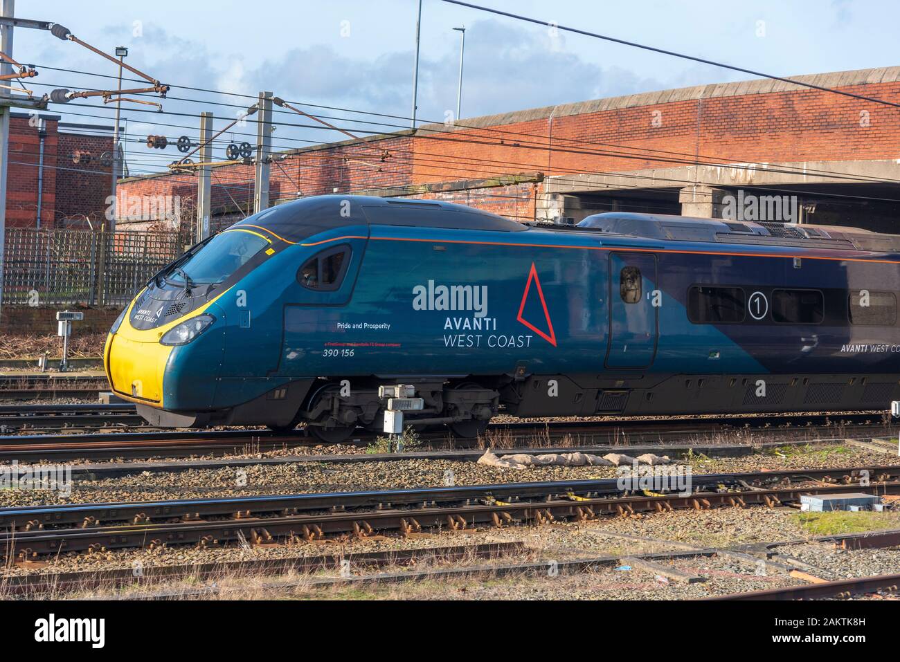 Avanti Pendolino Class390 express passenger tilting train. New Avanti ...