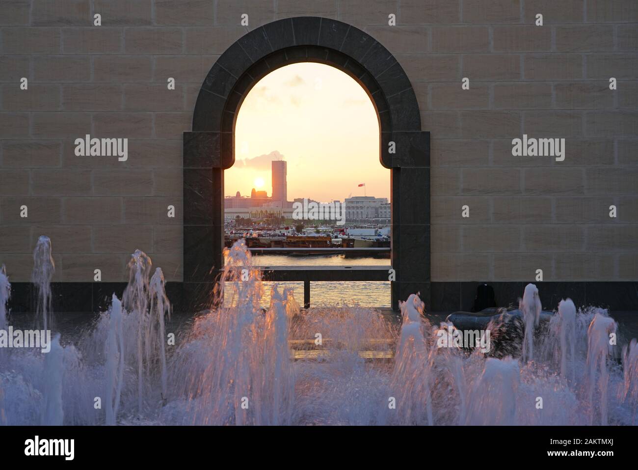 Museum of islamic art doha arch hi-res stock photography and images - Alamy