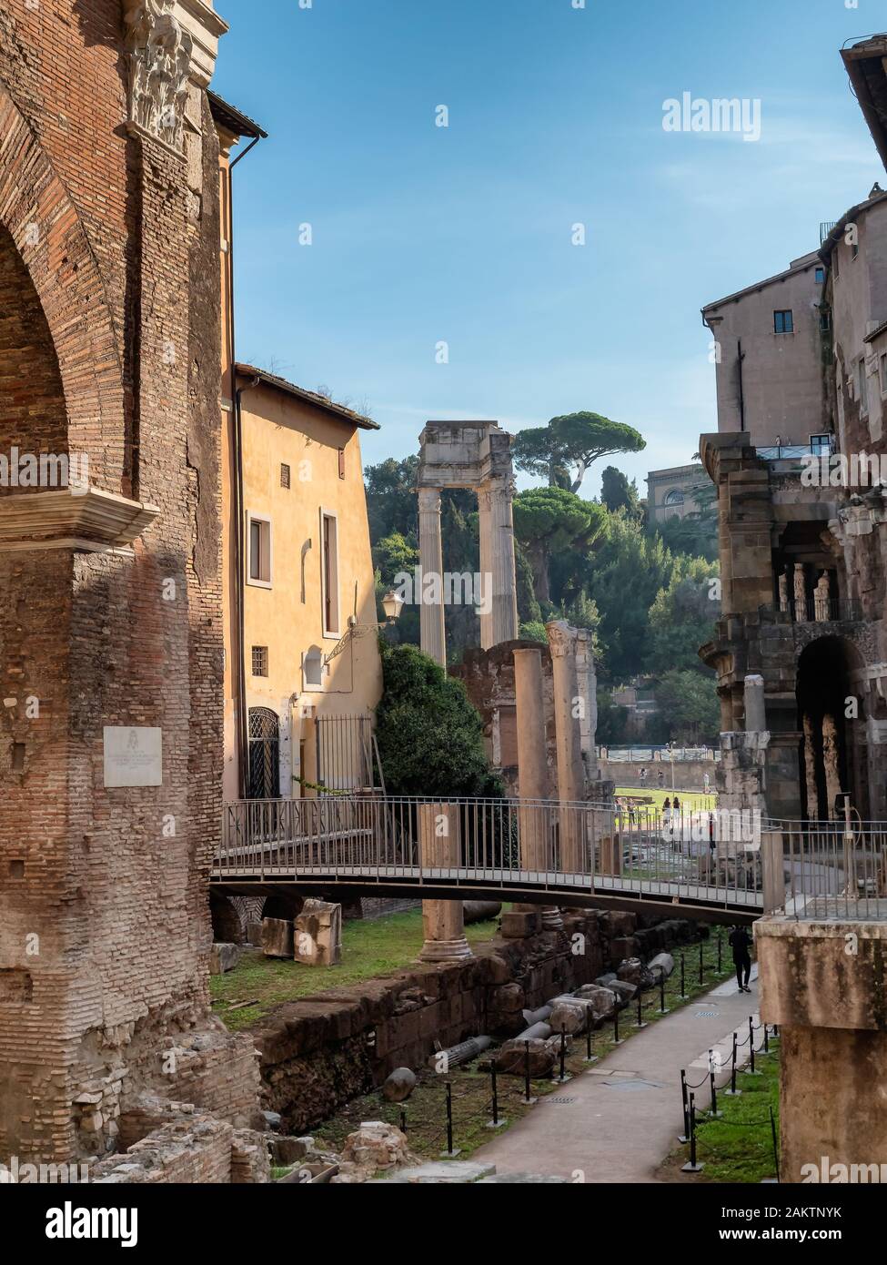 Roma rome ghetto hi-res stock photography and images - Alamy