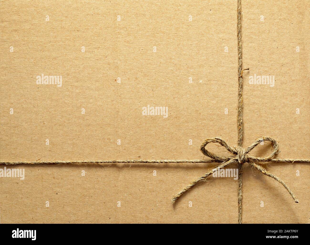 Brown cardboard box tied with rope Stock Photo - Alamy