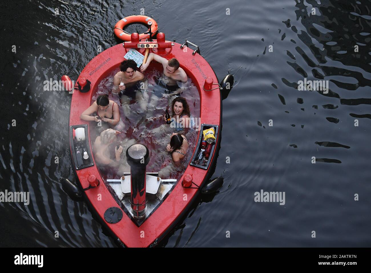 London hottub boat hi-res stock photography and images - Alamy
