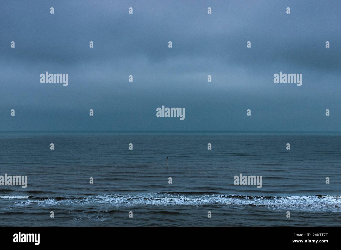 Dark seascape hi-res stock photography and images - Alamy