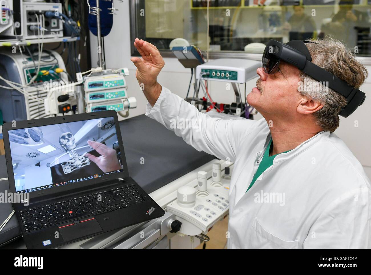 Berlin, Germany. 10th Jan, 2020. Doctor Olaf Göing, chief physician of ...