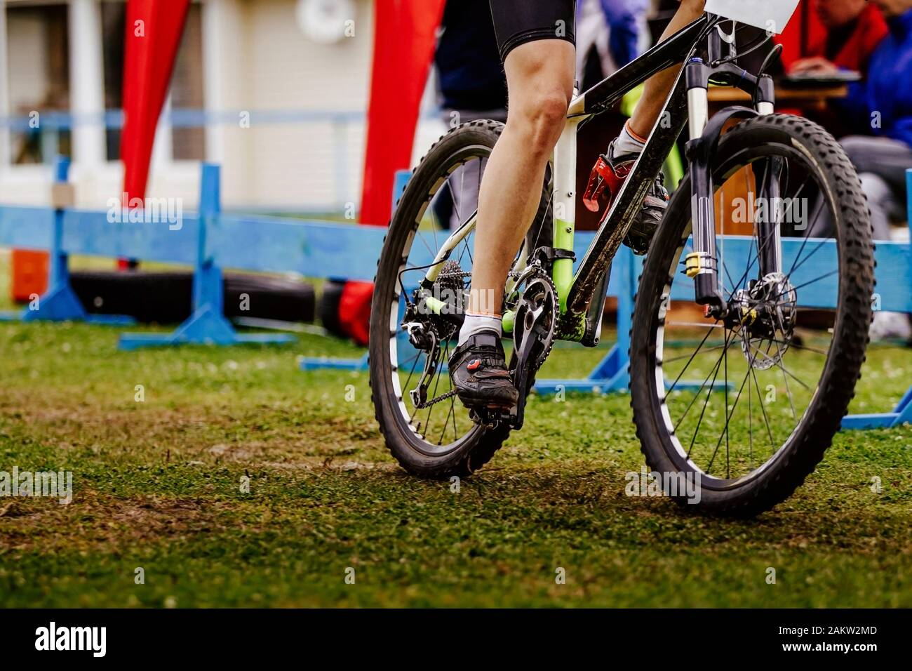 Young bicycle track racer hi-res stock photography and images - Alamy