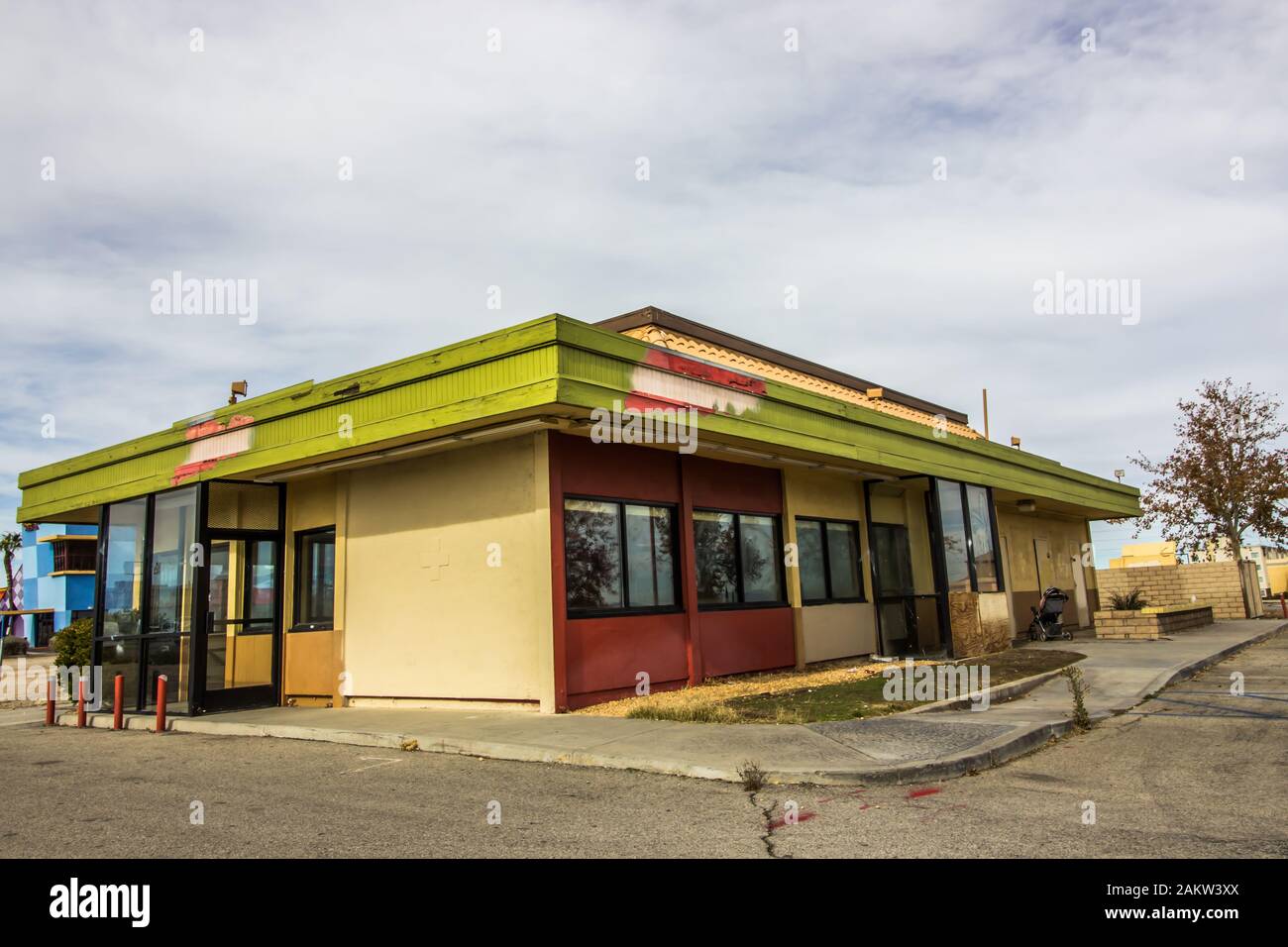 Abandoned Commercial Restaurant Building Stock Photo - Alamy