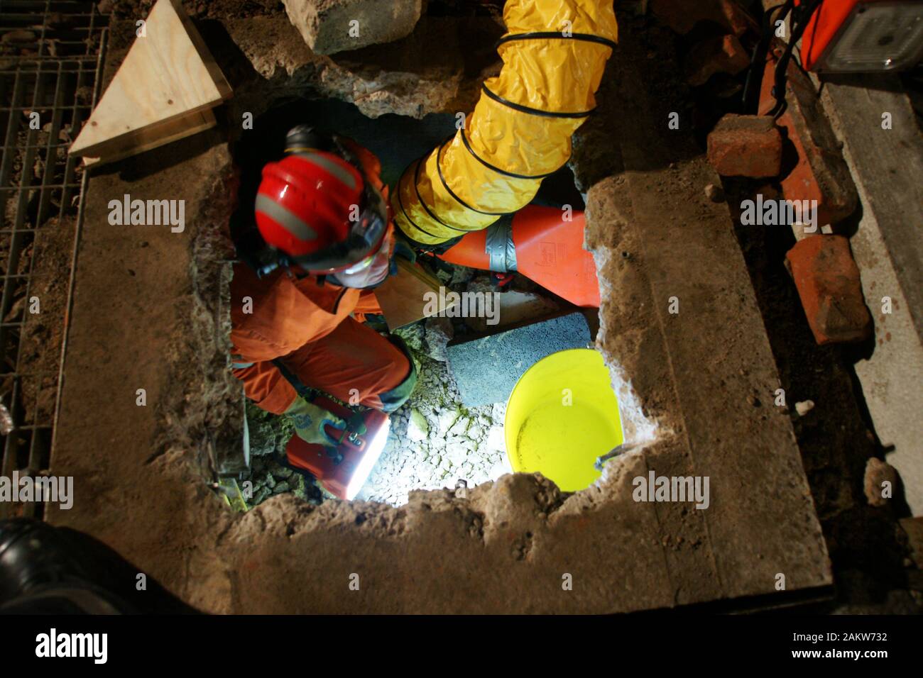 urban search and rescue team at disaster zone Stock Photo - Alamy