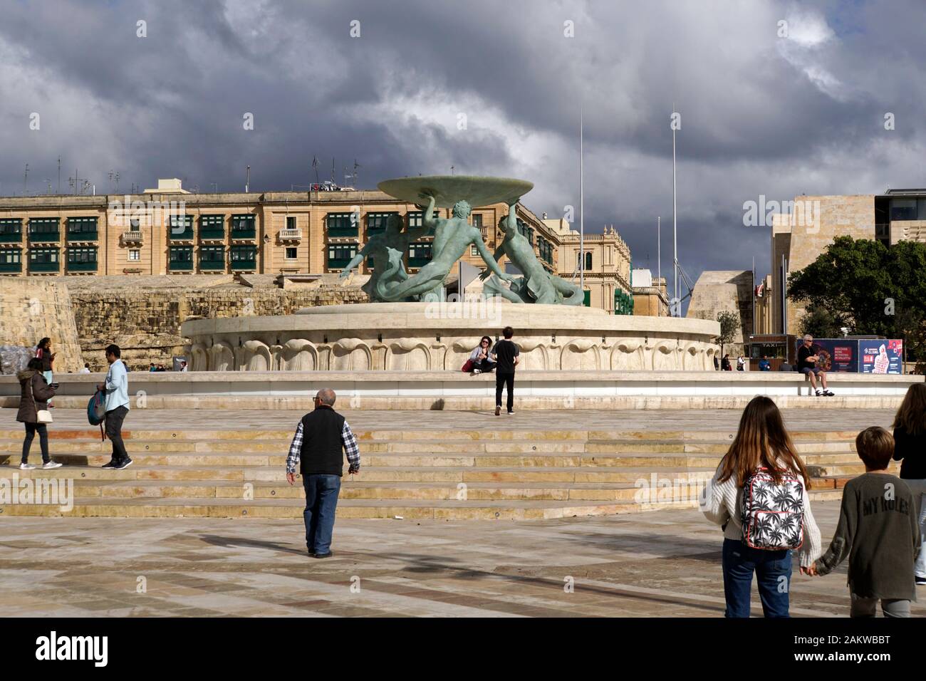 Triton -Brunnen vor dem Stadttor, Valletta, Malta Stock Photo - Alamy