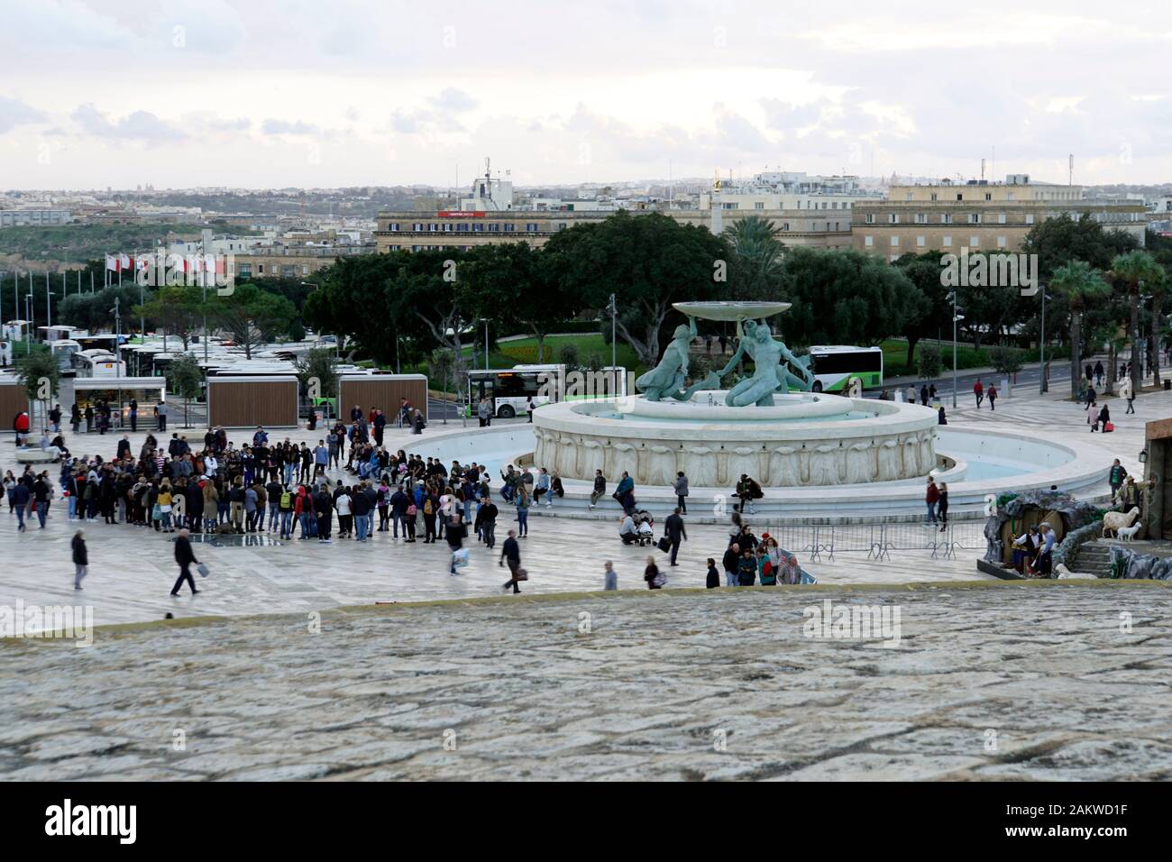 Triton -Brunnen vor dem Stadttor, Valletta, Malta Stock Photo - Alamy