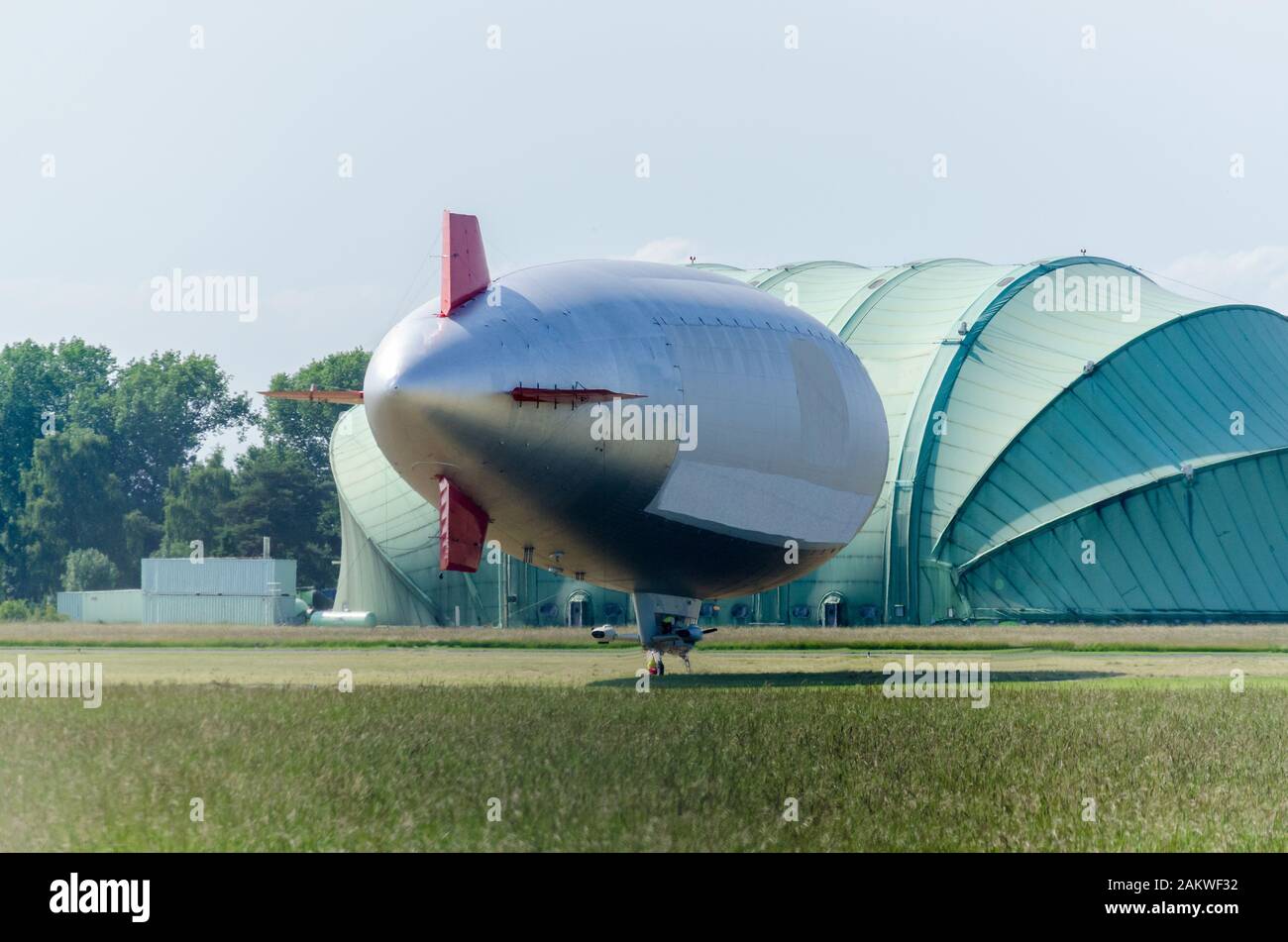 Giant airship hi-res stock photography and images - Alamy