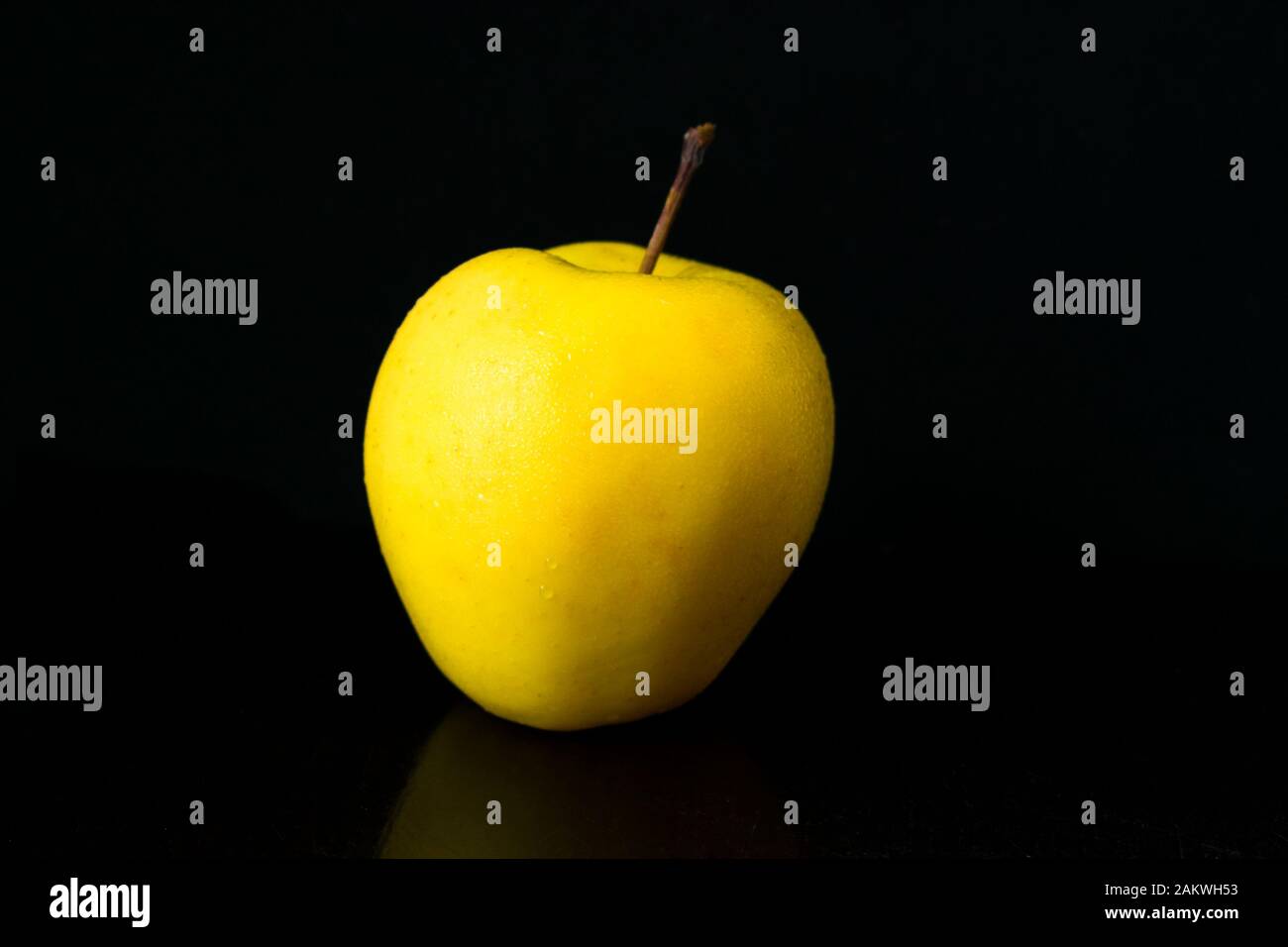 One Golden apple on a black background. Close-up Stock Photo - Alamy