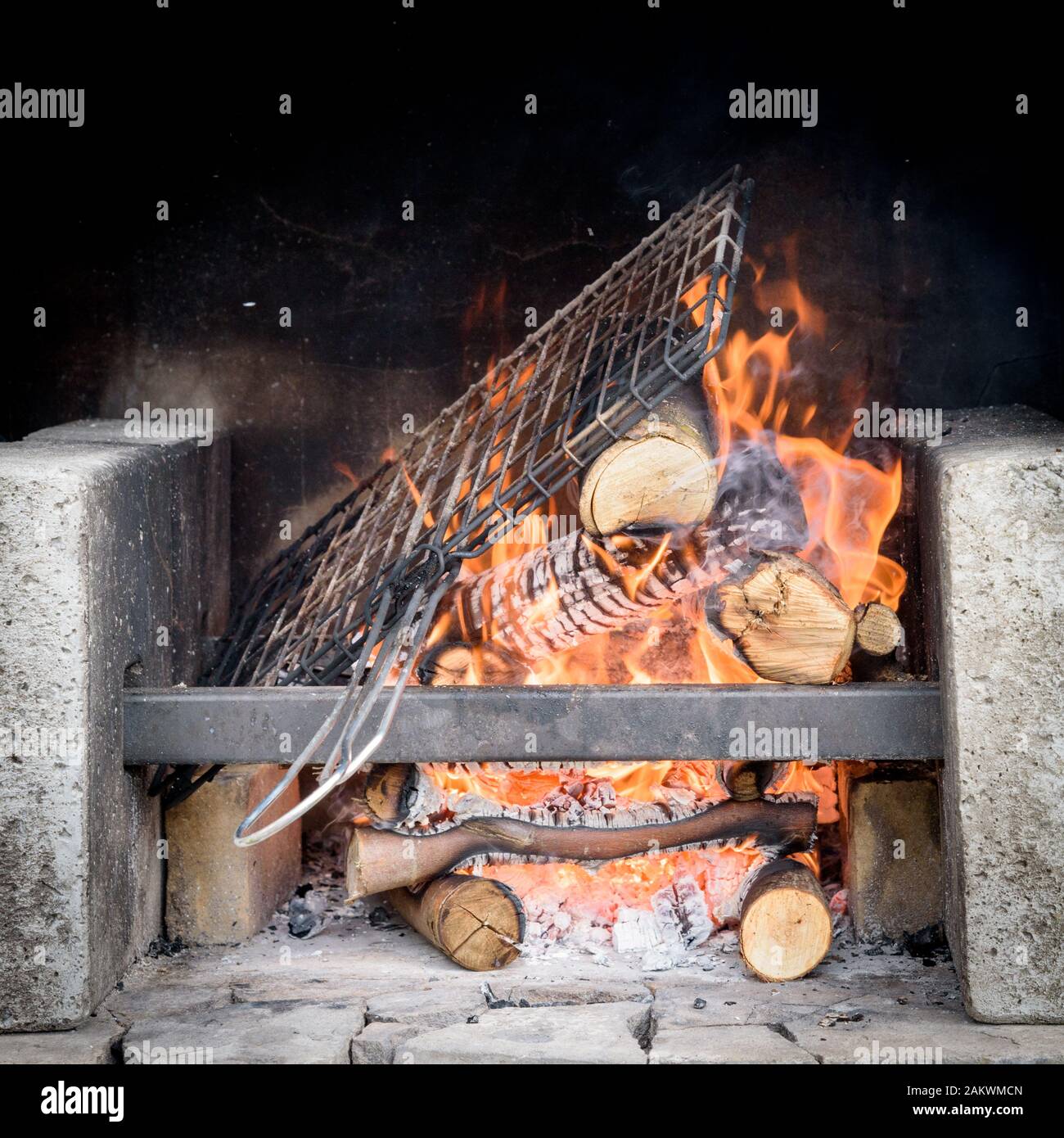 Open fireplace in garden with barbecue grid Stock Photo - Alamy