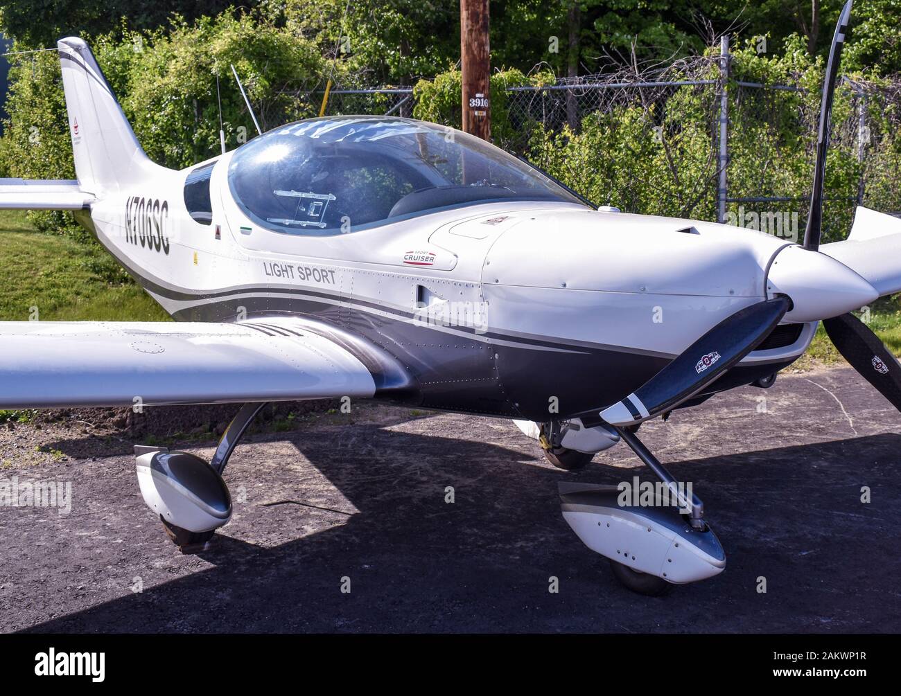 Single engine aircraft hi-res stock photography and images - Alamy