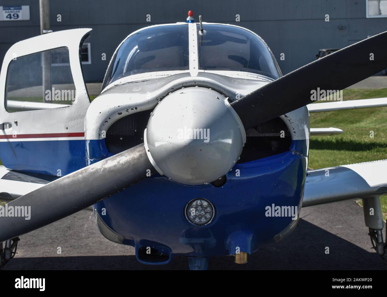 Single engine aircraft resting before their flight Stock Photo - Alamy