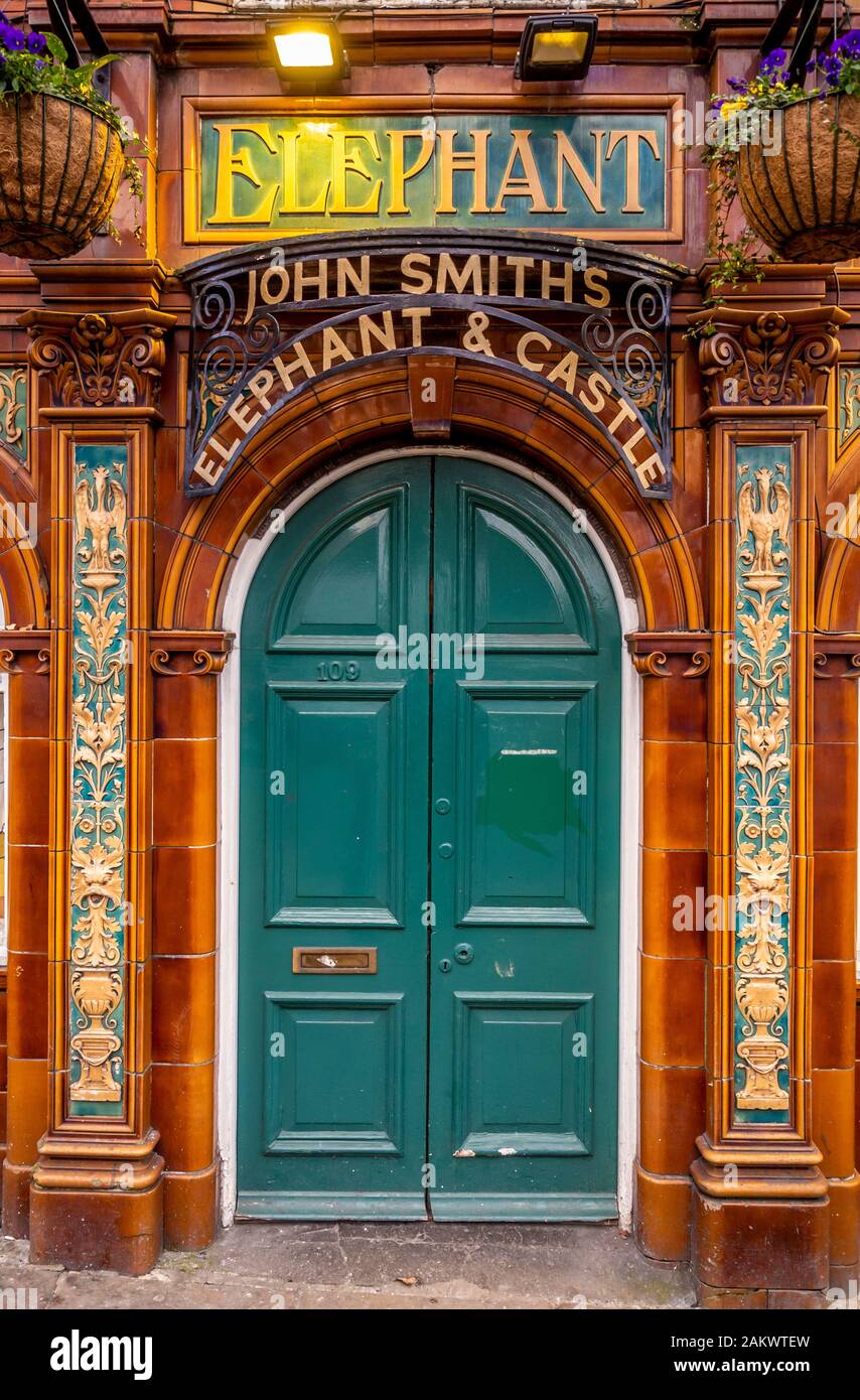 Exterior view of the Elephant and Castle Pub in Westgate, Wakefield. A ...