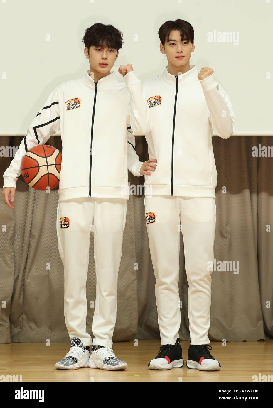 S. Korean singers Yoo Sun-ho and Cha Eun-woo South Korean singers Yoo ...