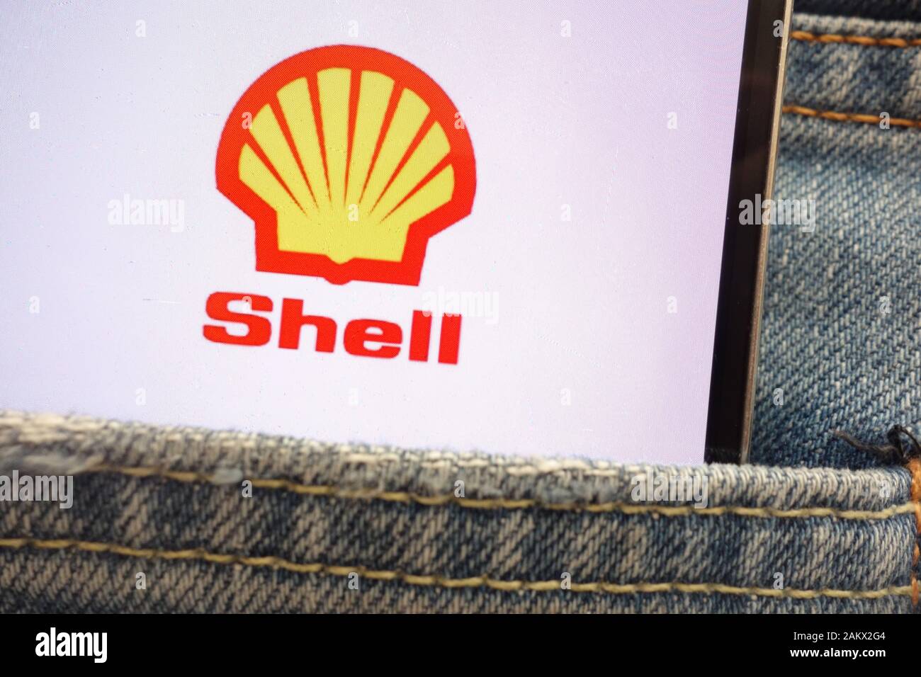 Royal dutch shell refinery hi-res stock photography and images - Alamy