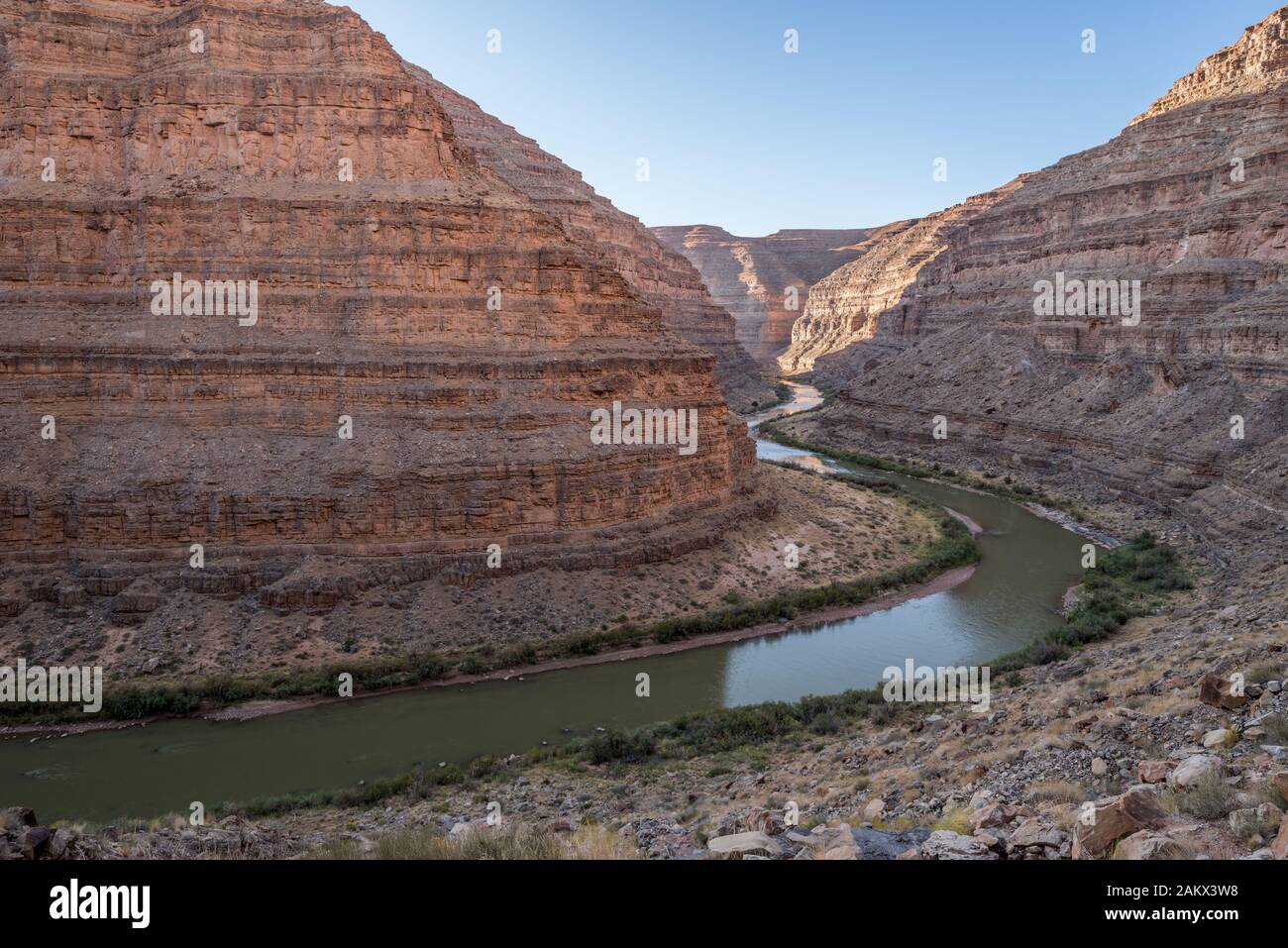 River winding through desert hi-res stock photography and images - Alamy