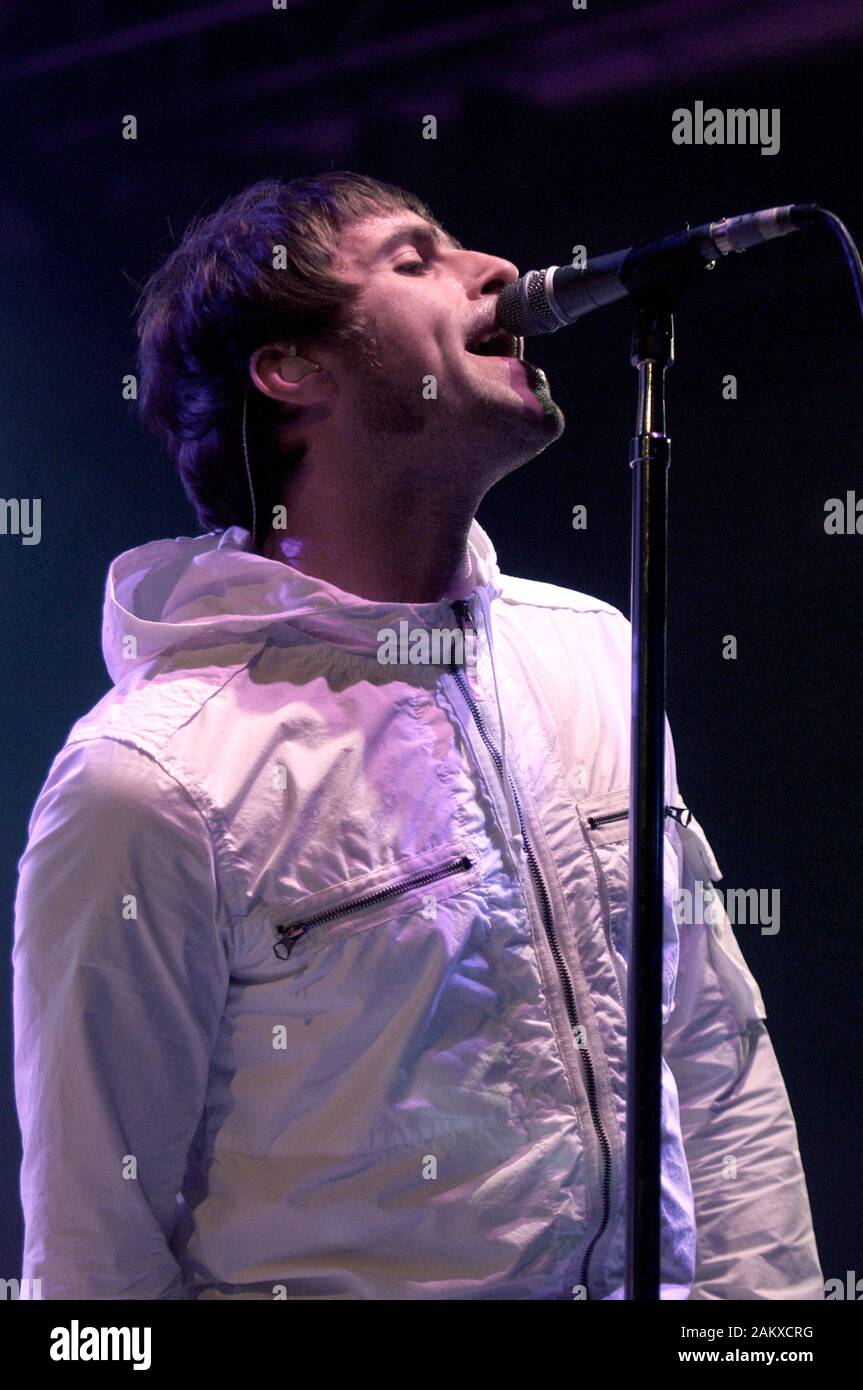Liam gallagher 2000 hi-res stock photography and images - Alamy